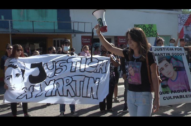 Otra movilización en Acha por el crimen de Martín Godoy :: El Diario de ...