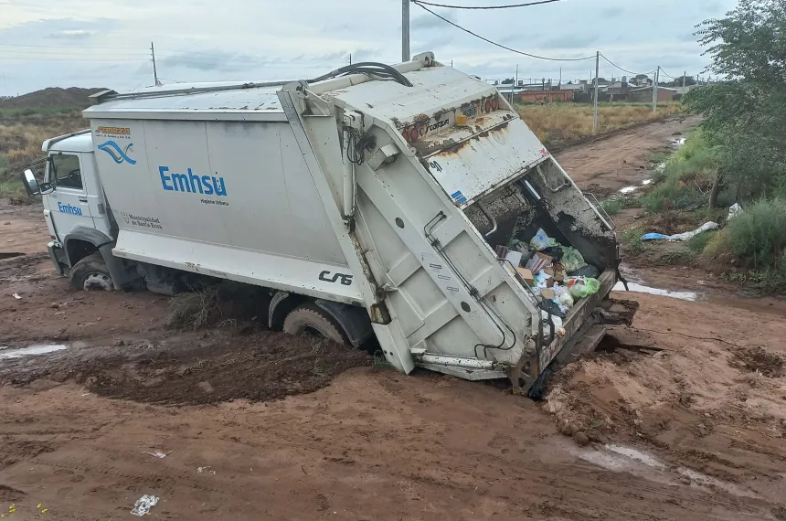 Dos camiones del EMHSU y un tractor se encajaron en Santa Rosa :: El ...