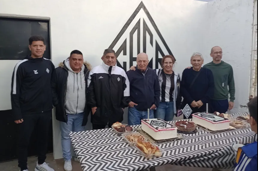 Sencillez y emoción en los 100 años del Albo :: El Diario de La Pampa