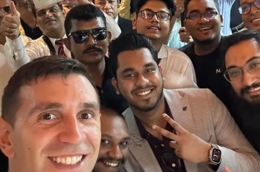 Furor por Dibu Martínez en Bangladesh :: El Diario de La Pampa