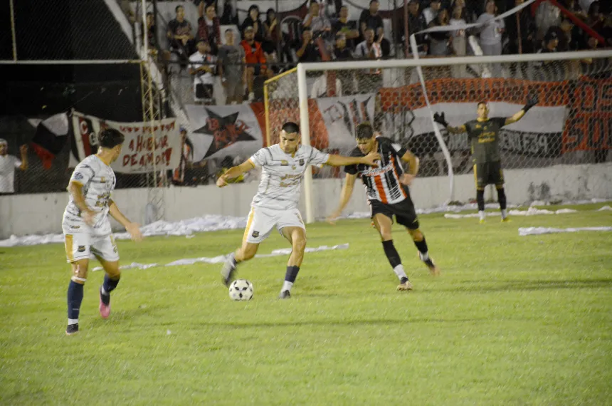 Empataron en Villa Alonso y Santa Rosa es líder :: El Diario de La Pampa