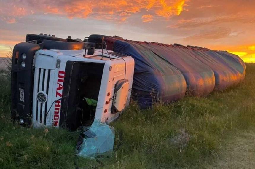 Un Camión Volcó En La Ruta 18 Por Esquivar Un Jabalí El Diario De La