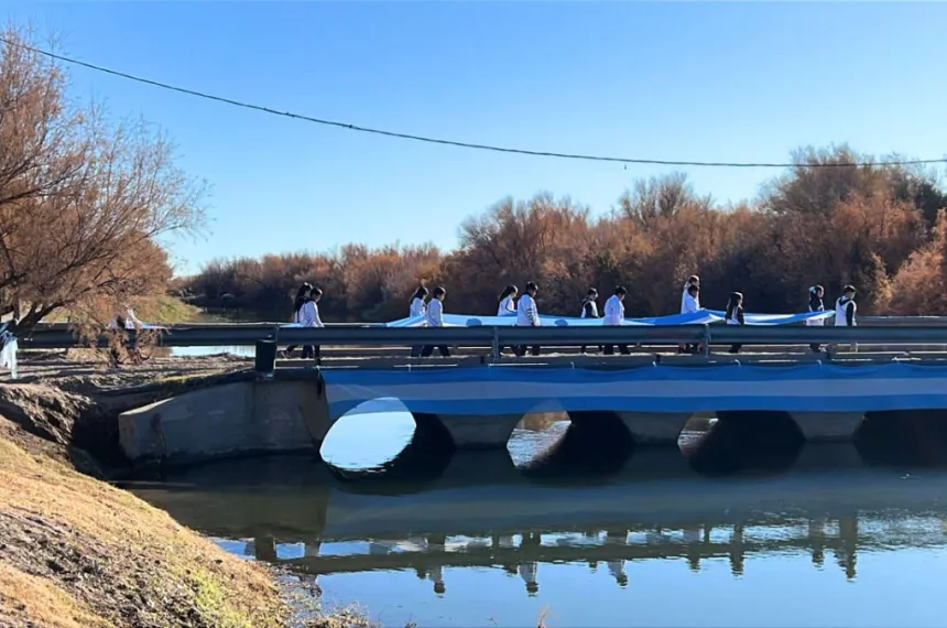 La promesa a la bandera a orillas del río Atuel :: El Diario de La Pampa