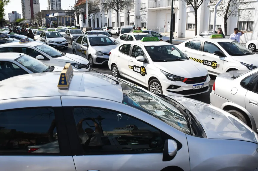 Regulación de Uber: ya se dieron de baja 25 taxis de las centrales de ...