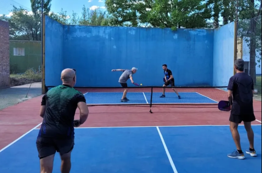 El fenómeno del Pickleball llega a Santa Rosa :: El Diario de La Pampa