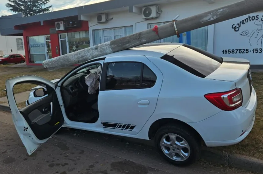 Toay: un auto chocó una columna en la 13 de Caballería :: El Diario de ...